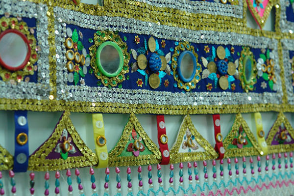 آیینه دوزی؛ انعکاس نور و آیینه در نقش و پارچه - کجارو